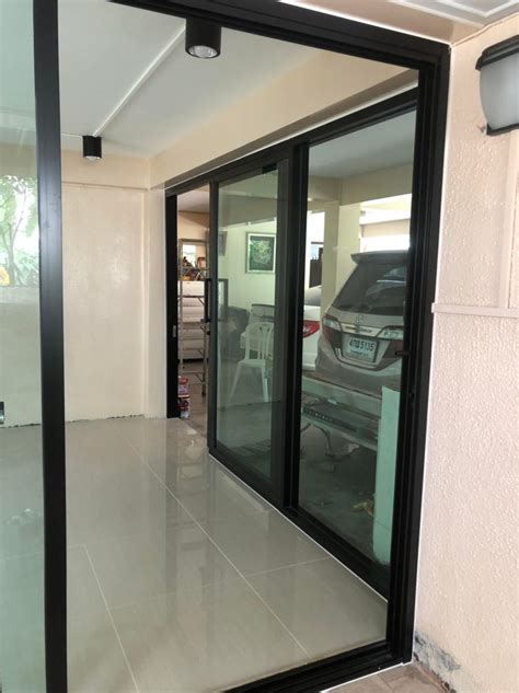 เสร็จไปอีกงาน ชุดประตูบานเลื่อนเดี่ยวรางบนพร้อมช่องแสง บานเลื่อนสองตายสองบานพร้อมมุ้ง และบาน