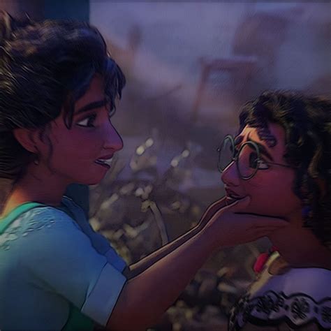 Julieta And Mirabel Mirabel Kiss Mirabel Mom The Madrigal