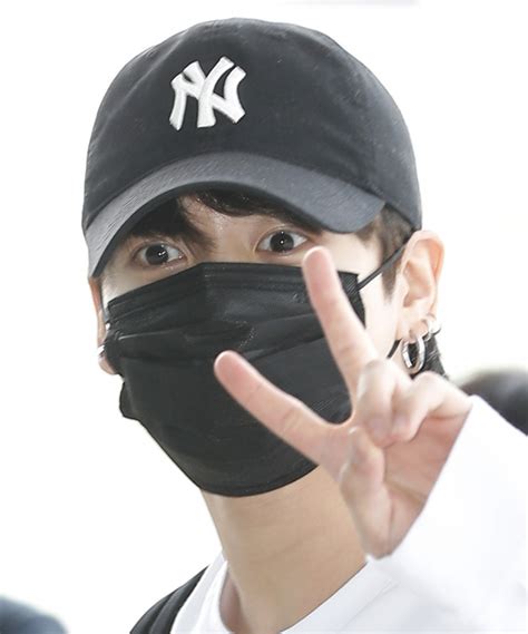 Bts 정국 모자 중고거래 시도한 외교부 전 직원… 檢 약식기소 머니s