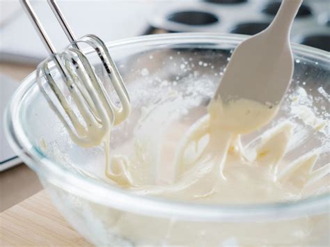 Тільки не масло з чим потрібно змішати згущене молоко щоб отримати смачний крем для тортів