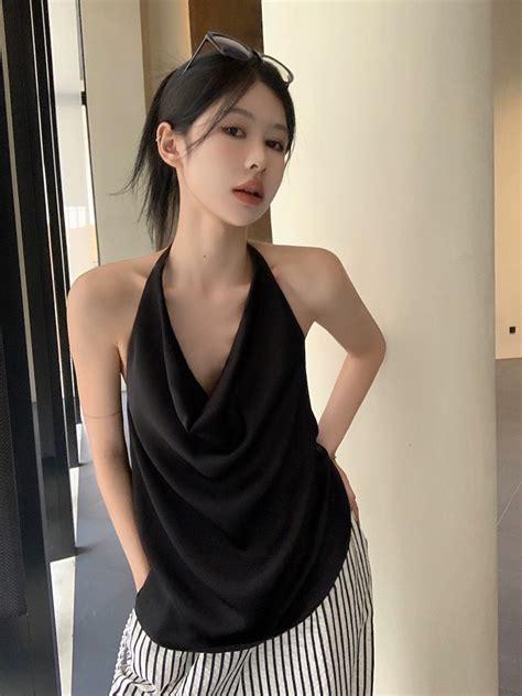 背心 Ins美式緞面掛脖蕩領露背吊帶背心短版上衣夏天穿搭辣妹性感背心大尺碼女裝 10816 蝦皮購物