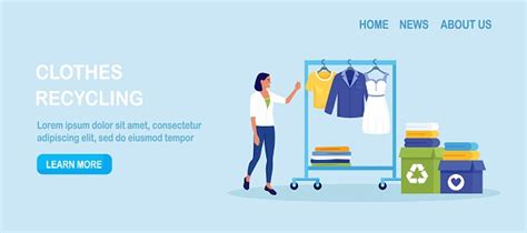 천 재활용 기부를 위해 옷장에 옷이 있는 포장 상자를 포장하는 여자 재활용 및 지속 가능한 패션 친환경 생산 원단 사람들은 자선을 위해 의복을 기부합니다 자선사회 복지