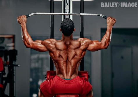 Упражнения для укрепления поясницы в домашних условиях и тренажерном зале