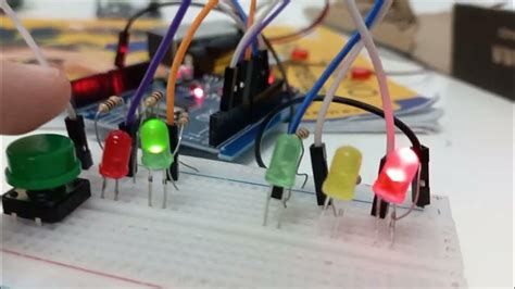 Semafaro Arduino Para Carros E Pedestres Youtube