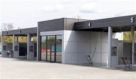 야외에서 셀프 서비스 고압 세차장 오픈 셀프서비스 세차장 사진 외부 세차장에서 가압수를 사용한 수동 세차 건물 외관에 대한 스톡 사진 및 기타 이미지 Istock