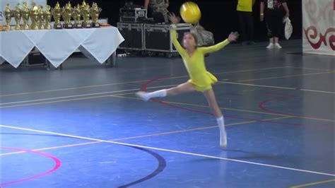 АКРОБАТИЧЕСКИЙ ТАНЕЦ ДЕТИ СОЛО 19 Кылычбекова Мээрим Девочка с мячом Youtube