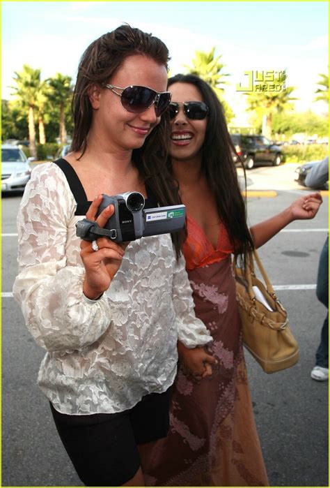 Britney Spears Turns Paparazzi Photo Photos Just Jared Celebrity News And Gossip