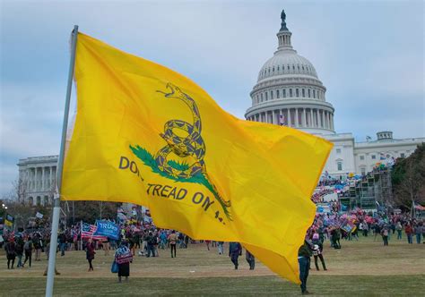 Gadsden Flag Dont Tread On Me Meaning History Origin Britannica