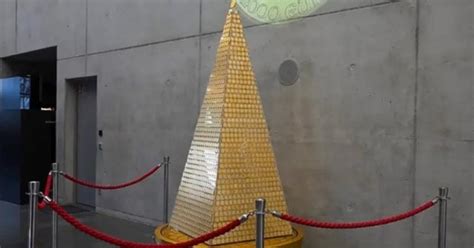 Pema Më E Shtrenjtë E Krishtlindjeve E Bërë E Gjitha Nga Floriri