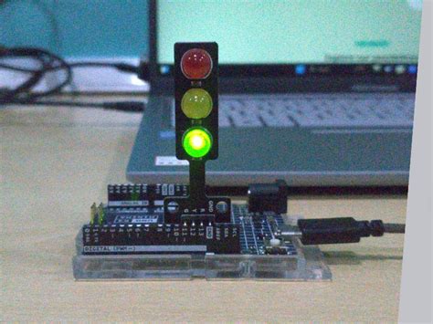 build your own traffic light controller with arduino uno r4