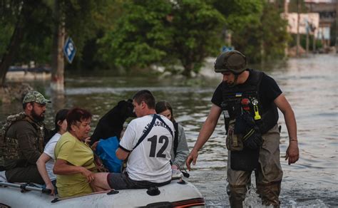 У ДСНС показали як рятують людей з затоплених росіянами територій Херсонщини фото Вечірній Київ