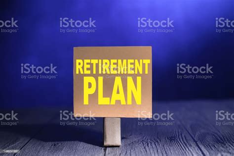 은퇴 계획 텍스트 단어 종이에 쓰여진 타이포그래피 삶과 사업 동기 부여 영감 개념에 대한 스톡 사진 및 기타 이미지 개념