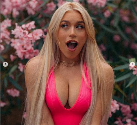 Порнозвезда обяви подкрепата си за националния отбор на Англия снимки