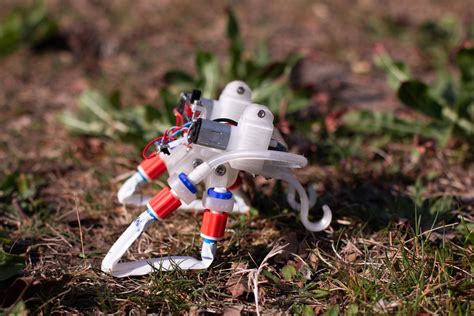 Air Powered Robot Uses Physics For Movement Without Electronics