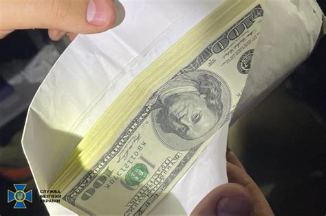 Вимагав 4 тис за правильне вирішення питання СБУ та НАБУ викрили на хабарі суддю із