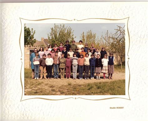 Photo De Classe Cm2 Monsieur Puiboube 198182 De 1981 Ecole