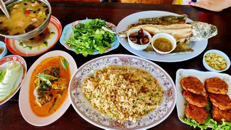 รีวิวร้านอาหารชายน้ำ “ต้นตำรับ” เกาะเรียน อยุธยา Automotive Thailand