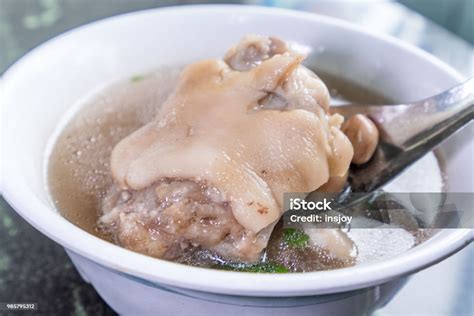 대만 독특한 유명한 스낵 돌 테이블 대만 음식 대만 길거리 음식에 흰 그릇에 땅콩 돼지고기 너 클 수프 개성 개념에 대한 스톡 사진 및 기타 이미지 Istock