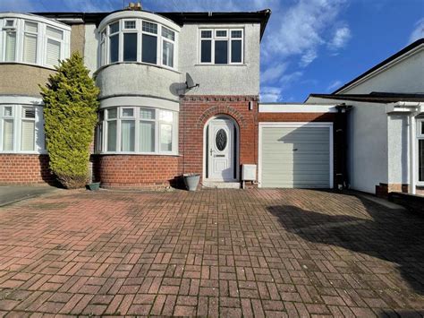 Burland Avenue Wolverhampton 4 Bed Semi Detached House £249 950