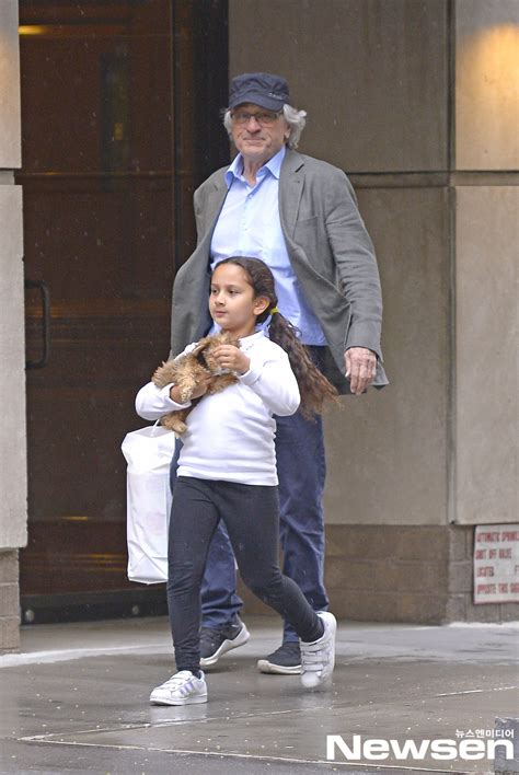파경 맞은 로버트 드 니로 6살 된 늦둥이 딸과 외출[파파라치컷]