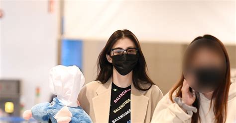 한소희 디즈니랜드 파리에서 득템한 라따뚜이 인형[포토엔hd]
