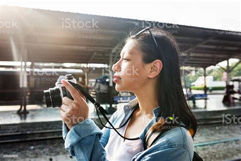 여자아이 모험 만끽하기 여행이요 공유일 사진학 컨셉입니다 관광에 대한 스톡 사진 및 기타 이미지 관광 관광객 기차 Istock