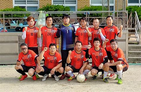 스토리 오브 스포츠패션 스스패 칠우 실착사진과 상품평입니다 젊은 축구인들의 전유물이던 전사유니폼의 연령대가 점점 올라가고 있어요~ 팀에 애정이 많은 분들이 개성