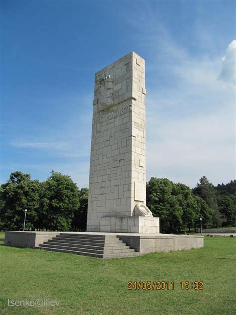 Малки пътешествия в красива България Паметник на Христо Ботев и неговата чета Козлодуй