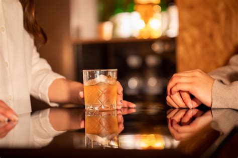 見た目では分からないこともバーとスナック、風営法上の違いは？ 弁護士が解説 オトナンサー