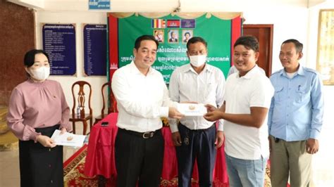 ឯកឧត្តម អ៊ុន ចាន់ដា អភិបាលនៃគណៈអភិបាលខេត្តកំពង់ចាម បានអញ្ជើញជួបសំណេះសំណាលជាមួយលោកគ្រូ អ្នកគ្រូ