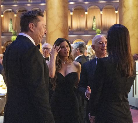 Trump Candlelit Dinner Party Photos Melania Trump Lauren Sanchez