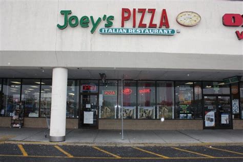 Delicious Pizza And Italian Cuisine At Joeys Pizza In Middletown Joey