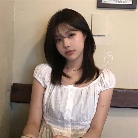 유니브 원장 엄지 헤어컨설팅 중단발펌 레이어드펌 퍼스널염색 문의 많았던 레이어드 디자인 🤍 어깨선과 목선에 따라 층과