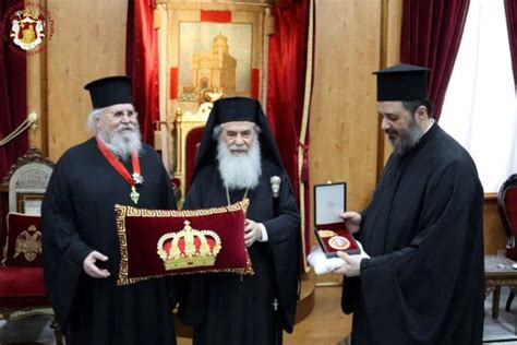 Ο Μητροπολίτης Καισαριανής παρασημοφορήθηκε από τον Πατριάρχη Ιεροσολύμων Proseuxi Gr