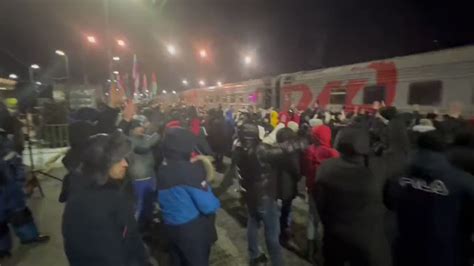 КРИМський бандерівець On Twitter Тюмень Росіяни на залізничному вокзалі проводжають своїх