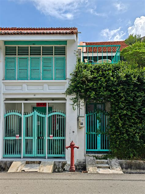 거리 건물 건물 외관 건축 관광객 구름 구조 기후 낮 담쟁이덩굴 덧문 덩굴 도로 도시 풍경 도시의 동남아시아 따뜻한 떠돌다 문 문화 문화