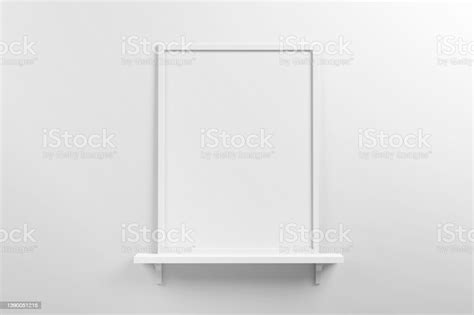 스칸디나비아 스타일의 작은 수직 나무 프레임 모형은 빈 중립 흰색 벽 배경의 선반에 있습니다 3d 렌더링 0명에 대한 스톡 사진