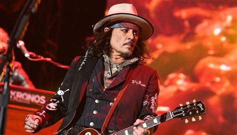 Johnny Depp Leaves Fans Concerned