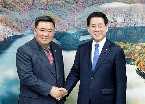 포토 김영록 전라남도지사대한전문건설협회 전남도회 고성수 회장과 면담 위키트리