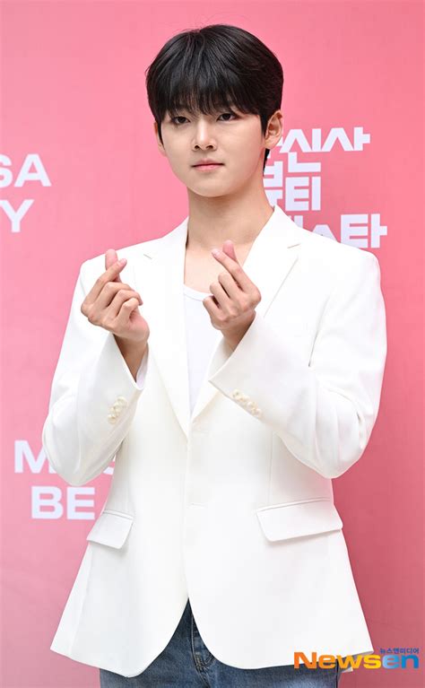 박도하 훈훈하게 양손 하트 [포토엔hd]