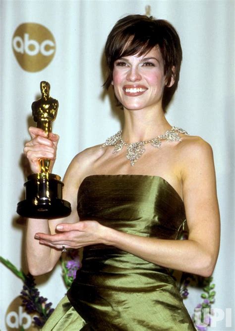 Photo Hilary Swank Wins Oscar For Best Actress