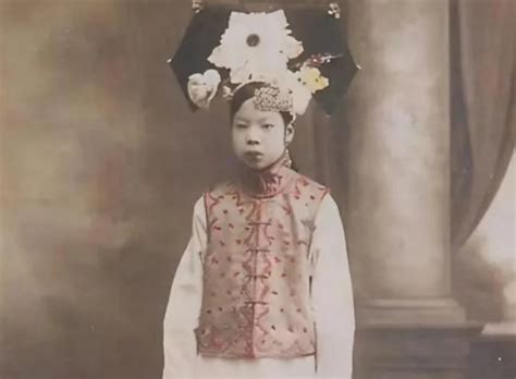 末代皇妃文绣，敢和皇帝离婚的女人，二婚嫁普通人，活出自由之身腾讯新闻