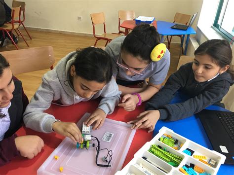 Robotics Class Grade 5 B Oxford Schools
