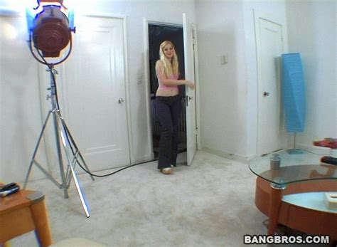 This Girls And Amateur Yet She Gave A Very Proffesional Handjob Porn