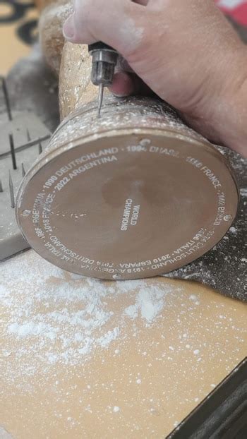 Es Artesana Y La Copa Que Hizo Con Sus Manos Terminó Por Error En La Foto Más Famosa De Messi