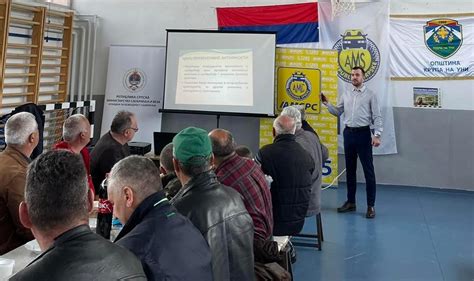 У оквиру кампање “Освјетлај образ домаћине Означи трактор жутим ротационим свјетлом