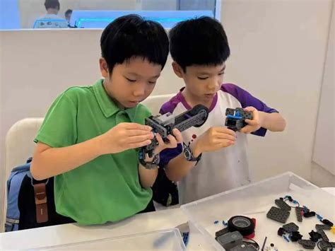 Why Singapores Robotics Classes Are A Must For 2025 Futurum Academy