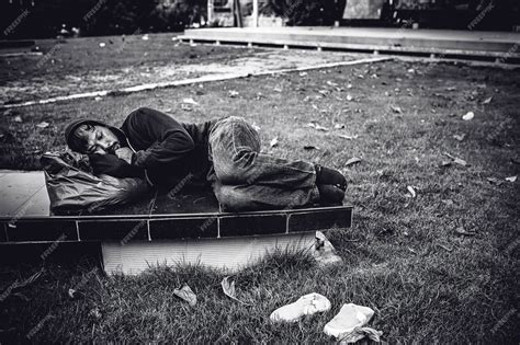 Premium Photo Asian Man Is Homeless At The Side Roada Stranger Has To