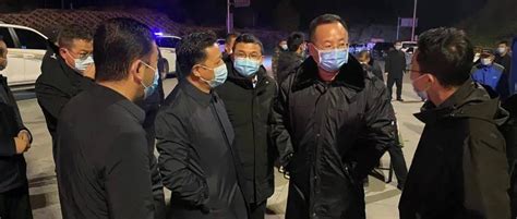 县委县政府主要领导连夜赶赴交通检疫站督导疫情防控工作 黄生昊
