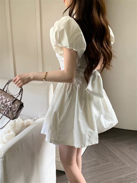 폴시띠아 당배 2color V넥 벌룬 소매퍼프 핀턱 플라워 슬림핏 셔링 A라인 플레어 미니원피스 허리 뒷스트랩 빅리본 러블리 청순 해외 여행룩 바캉스룩 셀프웨딩 브라이덜